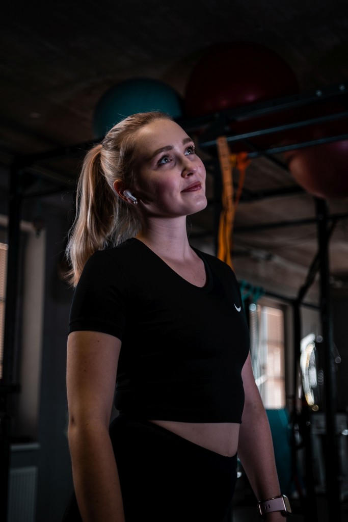 Bezdrátová TWS sluchátka FIXED Boom Pods 2 s bezdrátovým nabíjením ...